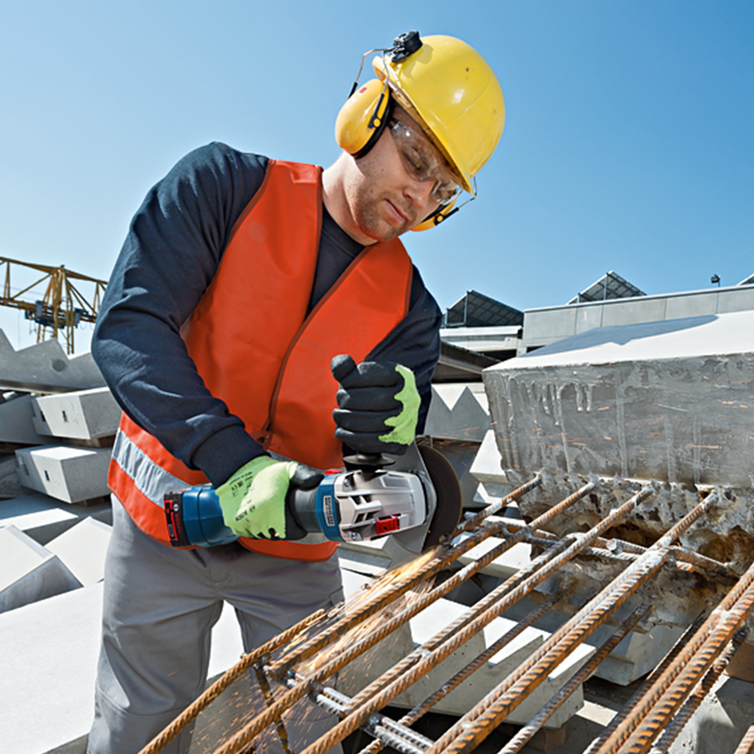 06019J40E0 Mini esmeril inalámbrico de 5″ Bosch GWS 18V-10, sin batería ...